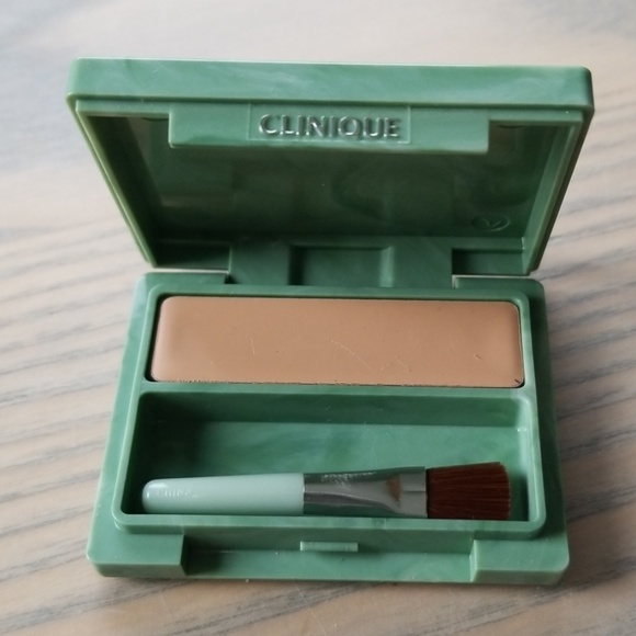Clinique | Makeup | Clinique Small Compact Concealer | Poshmark